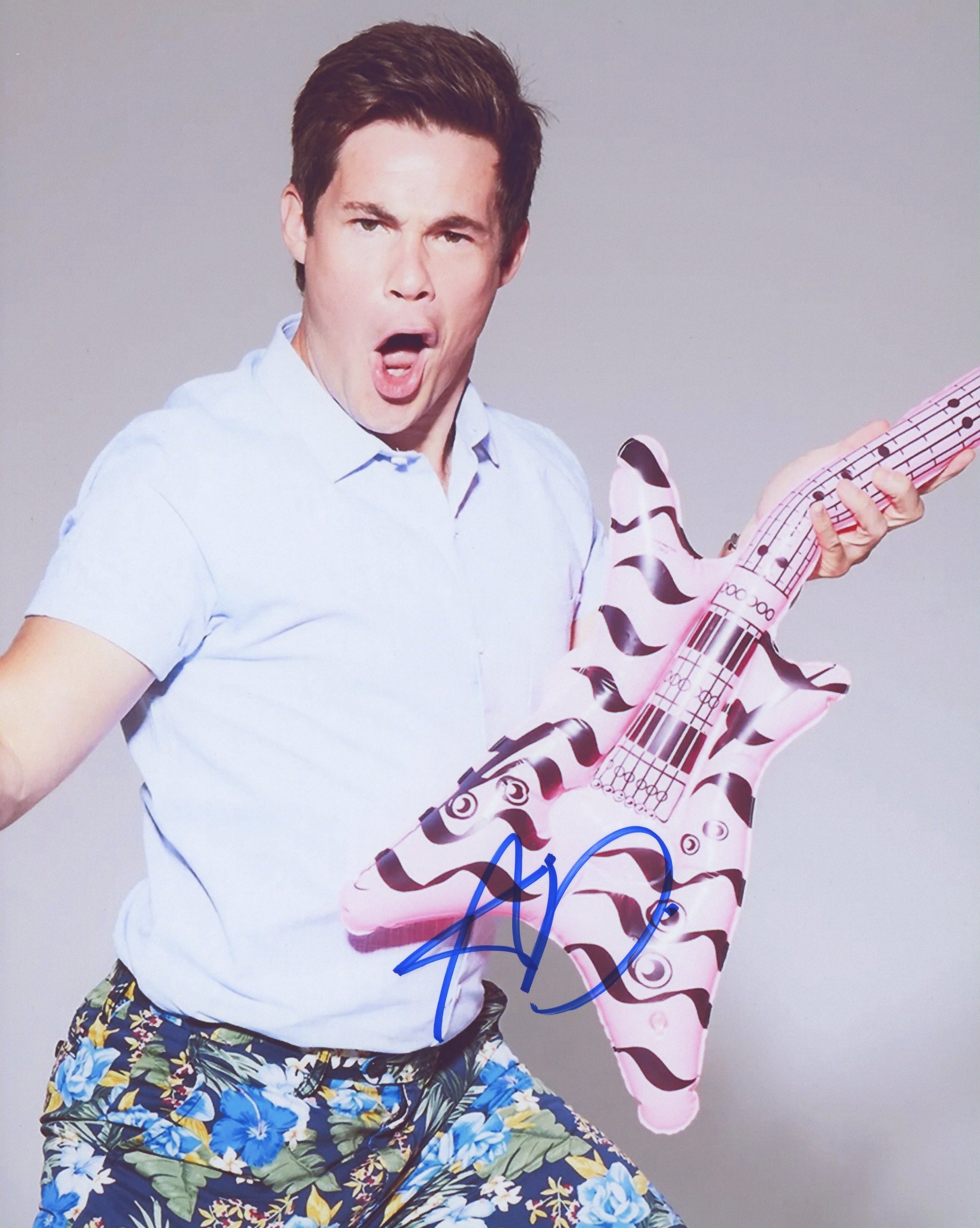 Adam Devine Signed 8x10 Photo – TopPix Autographs